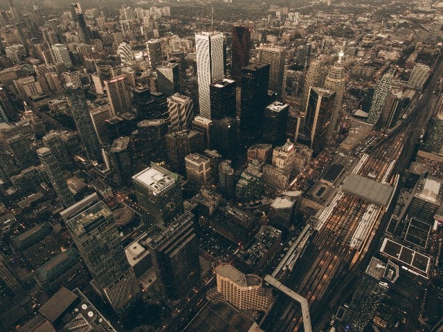 Oakes Hotel Overlooking The Falls - Best stays in Niagara Falls ...